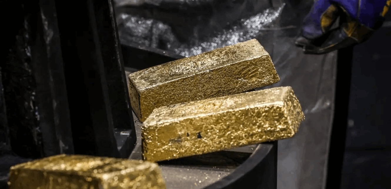 Gold Prices Decline As Dollar Strengthens And Interest Rate Cut